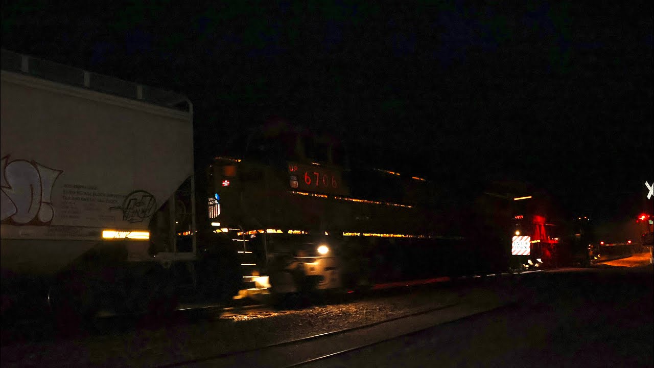 CNW At Dark! UP 6706 The Last CNW Patch AC44 Trails UP MCHAL At ...