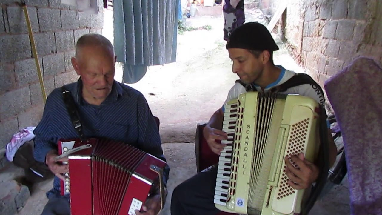 Calango Mineiro - YouTube