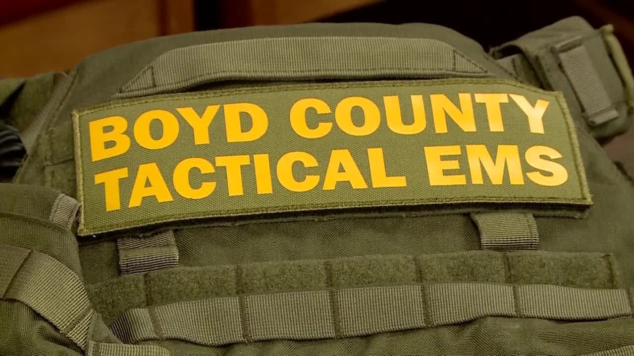 Boyd County EMS gets ballistic gear - YouTube