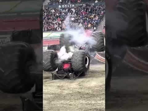Monster Jam 2022 Seattle WA frestyle crashes Driver (Ryan disharoon ...