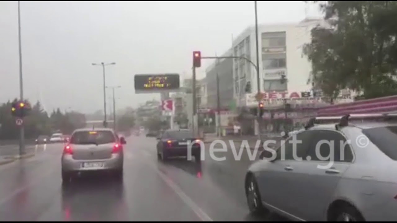 Ισχυρή βροχόπτωση στα βόρεια προάστια της Αττικής - YouTube