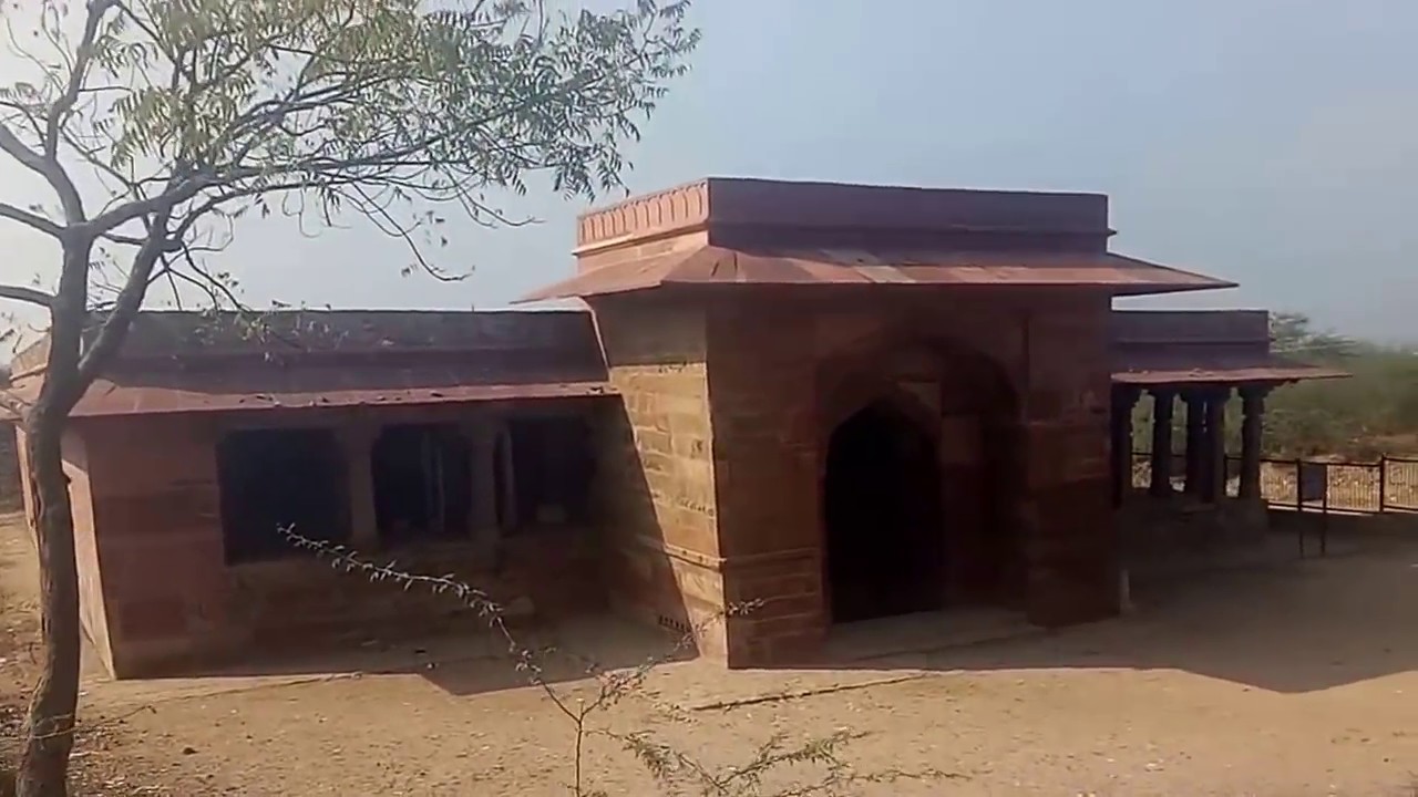 भूतिया किला Chaurasi khamba ll kaman Rajasthan ll - YouTube