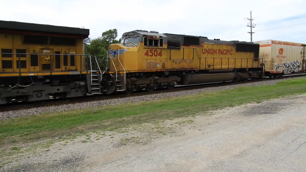 UP 6759 and UP 4604 lead a manifest west through Dixon IL - YouTube