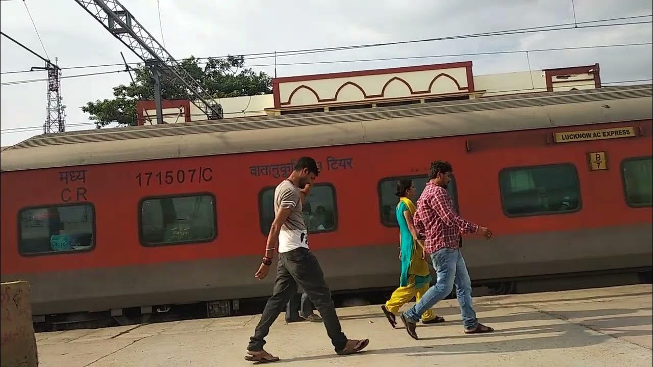 22122 Lucknow - Mumbai LTT AC SF Express Departure from Lucknow Charbagh station at On time ...