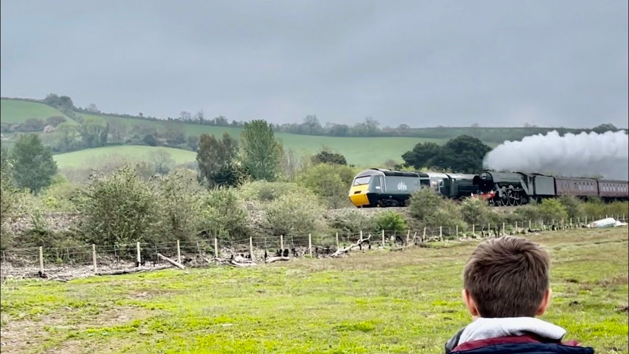 DOUBLE TRAIN Flying Scotsman Crossing HST Class 43 - YouTube