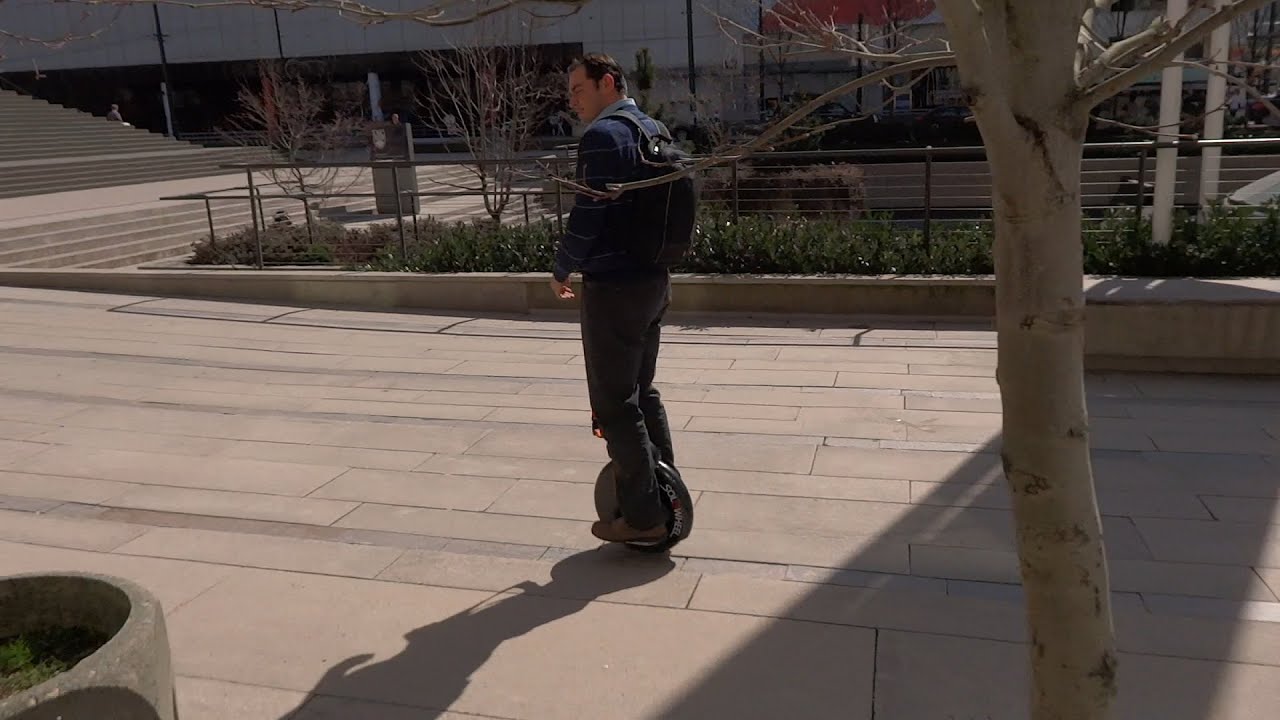 Amazing Solo Wheel device in Vancouver - see the Solowheel in action ...