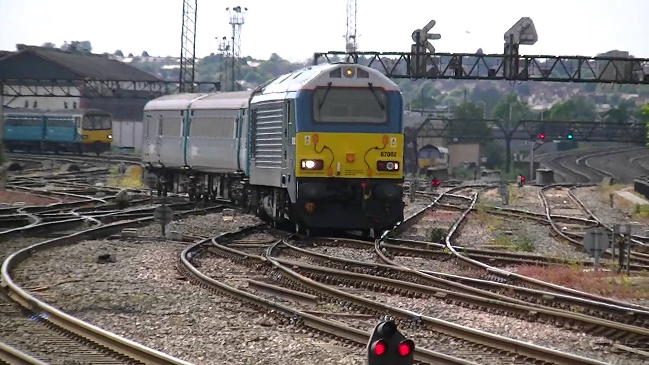 Arriva 67002 arriving at Cardiff with the WAG to Holyhead - YouTube