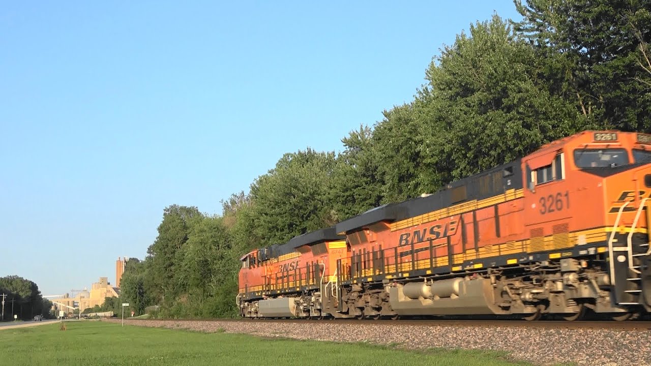 BNSF Power Leads CPKC 181, Buffalo, IA 7/18/23 - YouTube