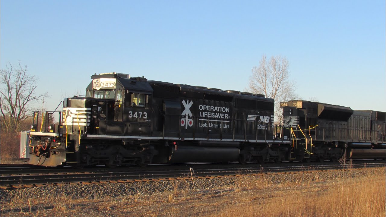a SD40-2 OLS on NS 12v! - YouTube