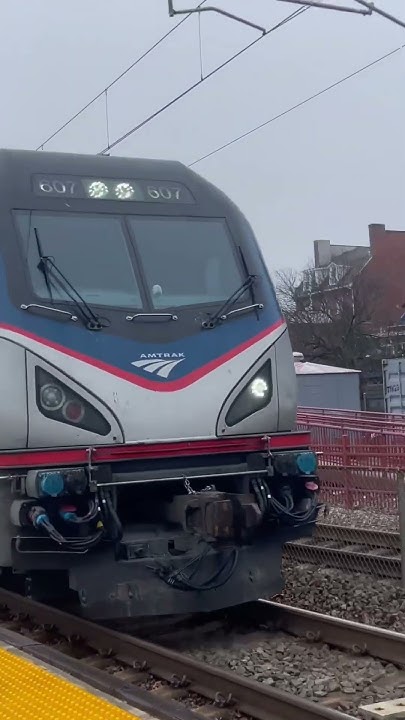 Amtrak NE Regional #190 arrives in New London,CT - YouTube