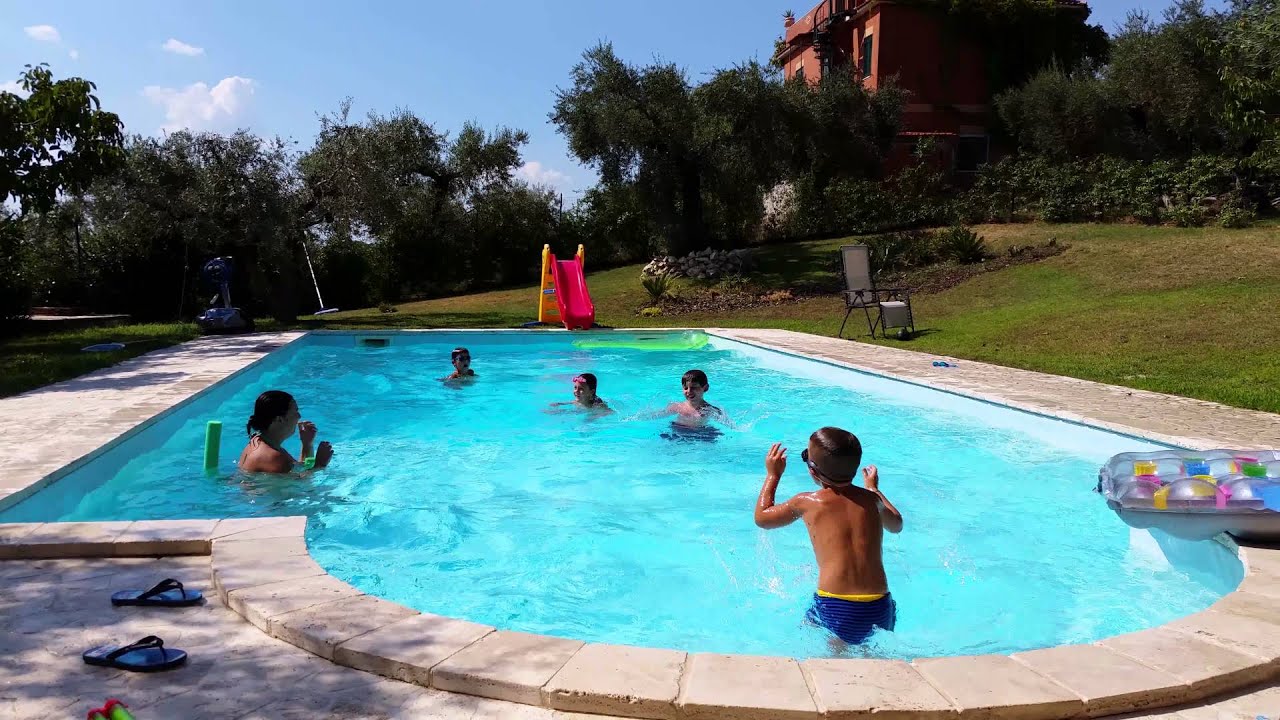 Swimming pool jumping...tuffi in piscina! :D (4k) - YouTube