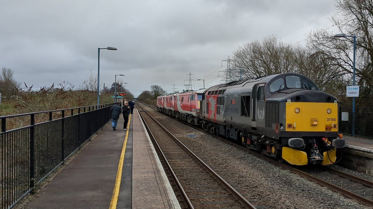 Class 37 510 shows off for the crowd at Caldicot. - YouTube