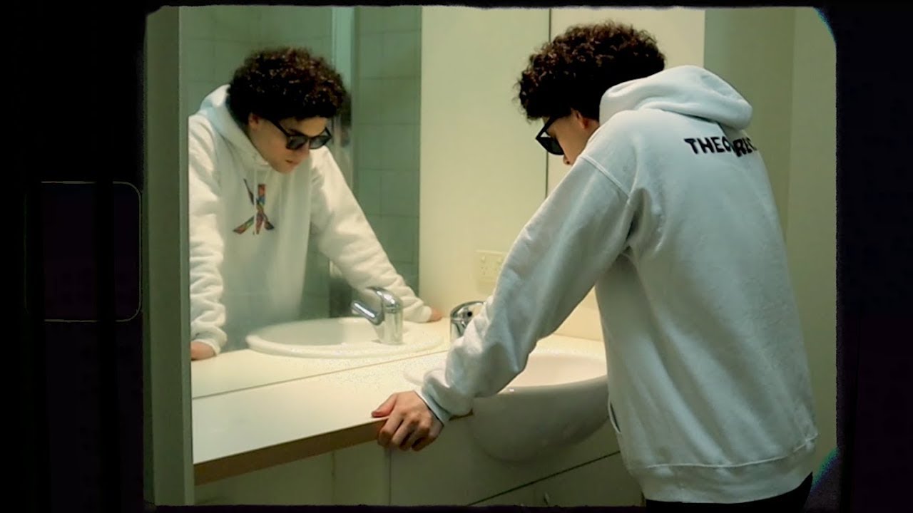 THEO KIDD - FAME AND PAIN (OFFICIAL MUSIC VIDEO) - YouTube