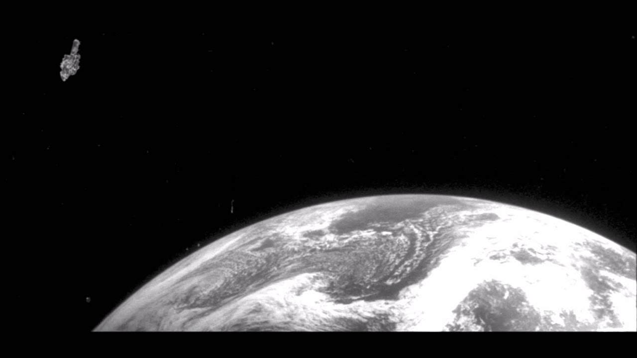 Large Bogey above Earth. - YouTube