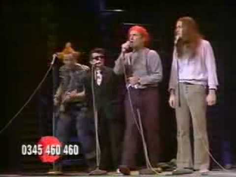 Cliff Richard & The Young Ones - Living Doll (Live)