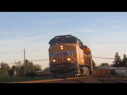 UP2650 East with Experience The Union Pacific Special at Auburn ...