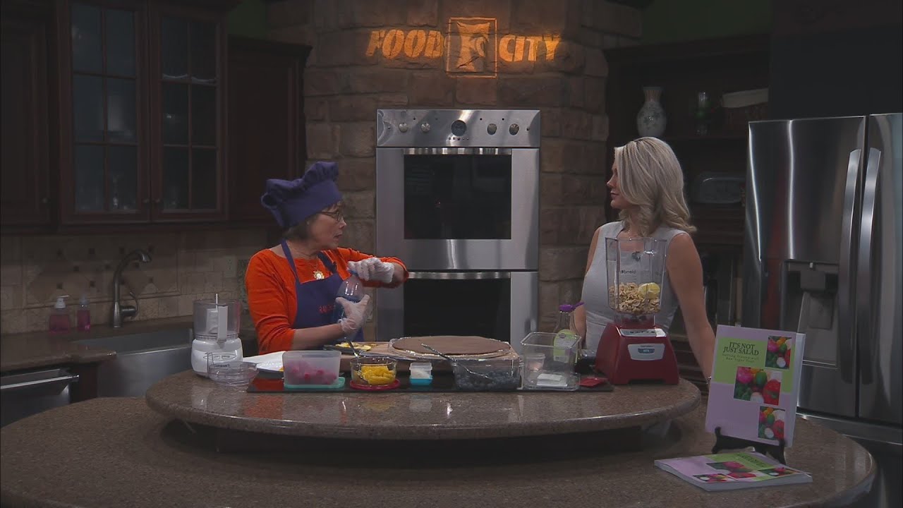 Raw Chef Jane makes dessert pizza - YouTube