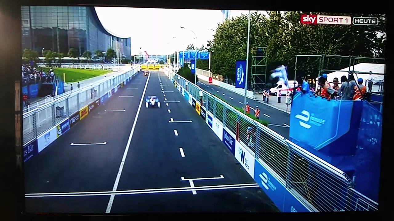 NICK HEIDFELD FORMULA E Crash Peking LIVE german - YouTube
