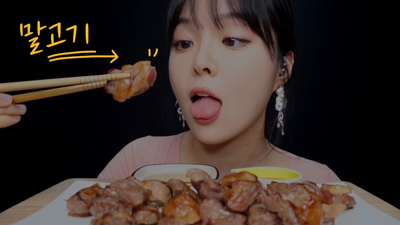 ASMR Horse Meat Eating Sounds🥩 (Crunchy, Juicy🤤) - YouTube