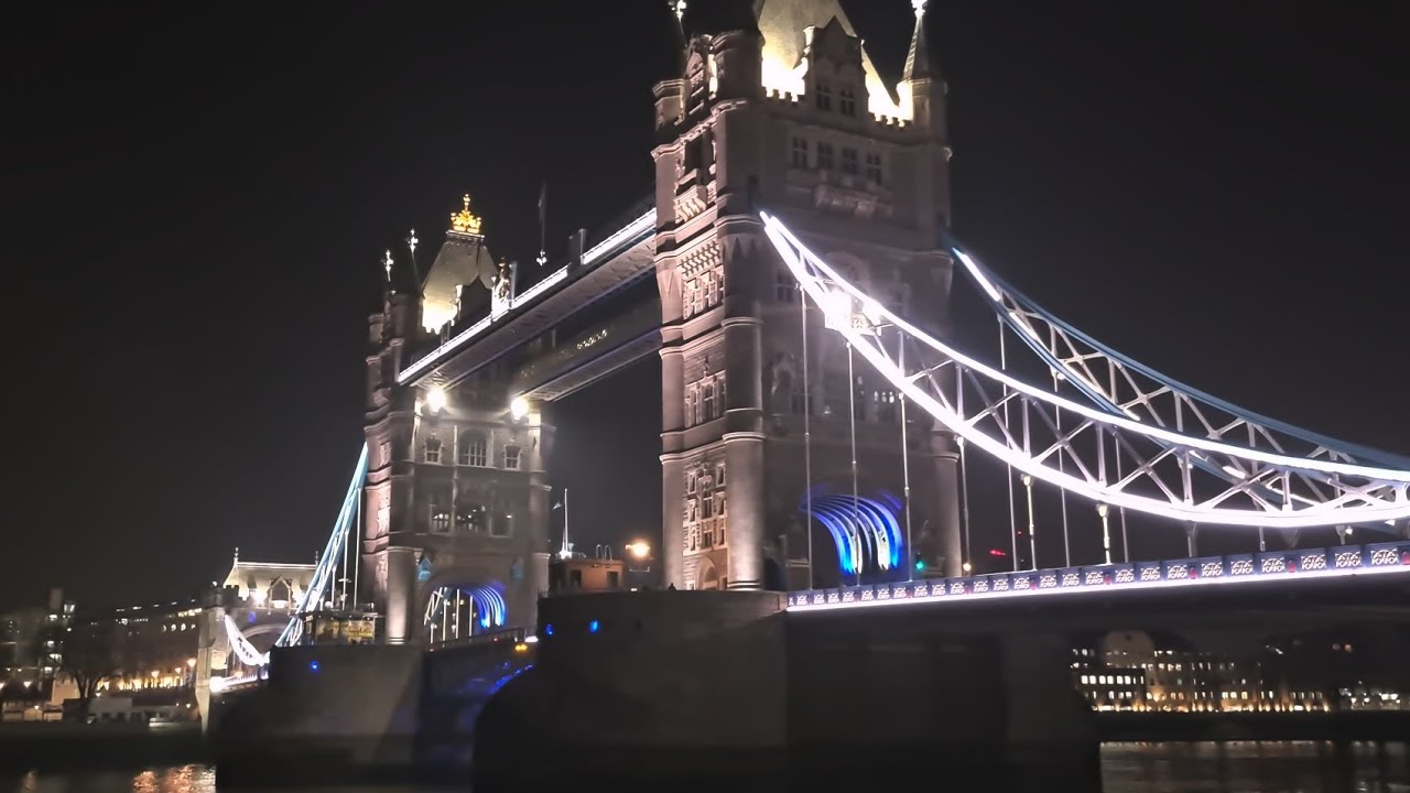 FOGGY London Tower Bridge - Night Walking tour 4K HDR - YouTube