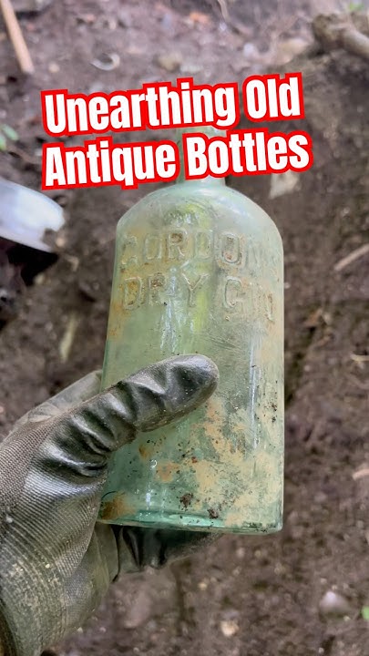 Valuable Antique Bottles Unearthed 🔥 #shorts #mudlarking #archaeology #vintage - YouTube