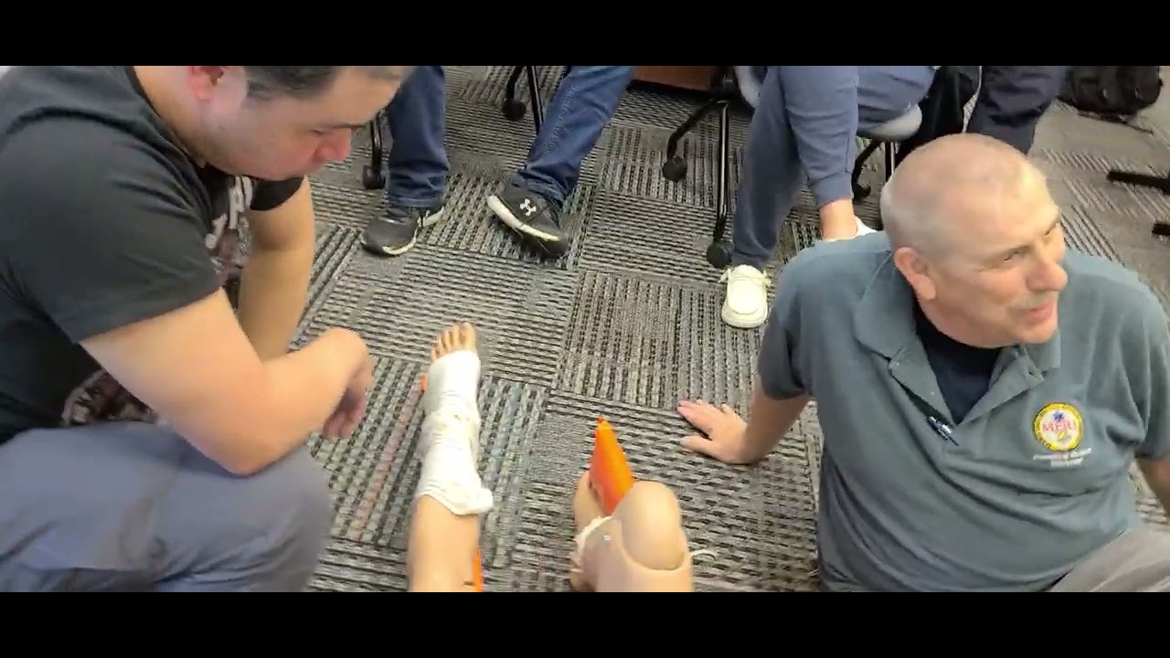 emt class bent knee and other splints - YouTube