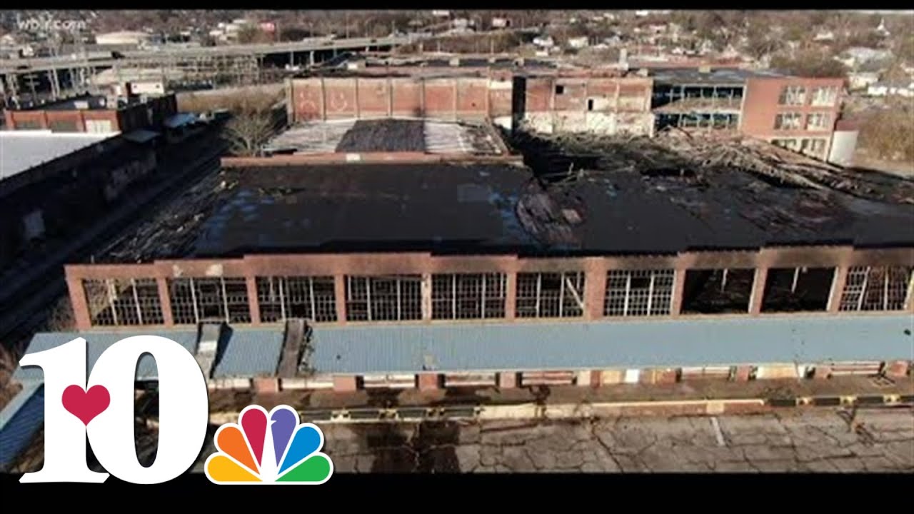 Roof collapse at historic building after fire - YouTube