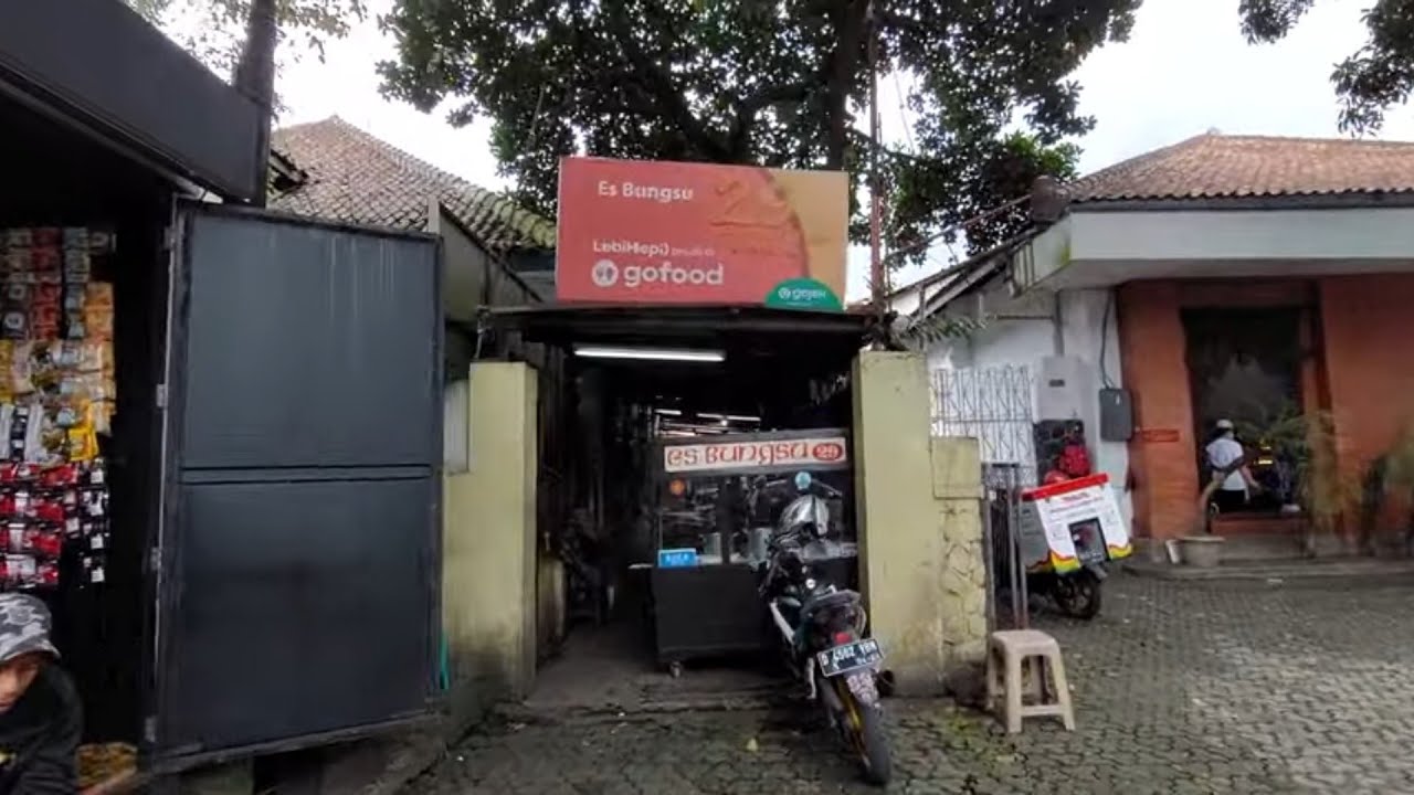 ES BUNGSU LEGENDARIS JUALAN DI GANG BUNTU SAMPING BATAGOR KINGSLEY ...