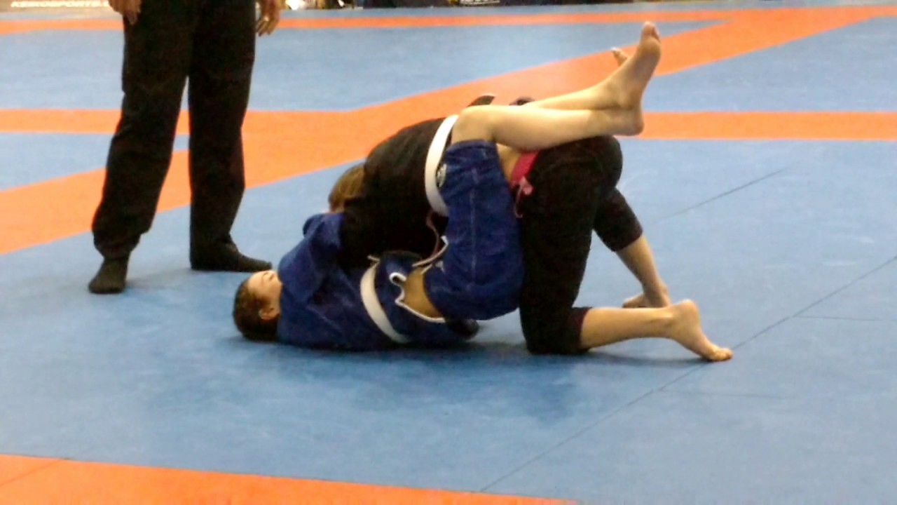 IBJJF NYC Spring Open Women's Gi rooster weight division - YouTube
