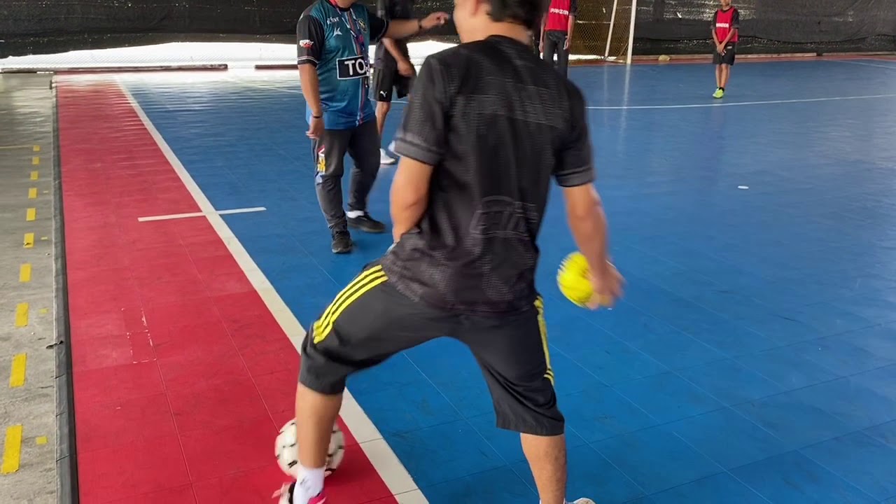 Futsal Training “Cut” Movement - YouTube