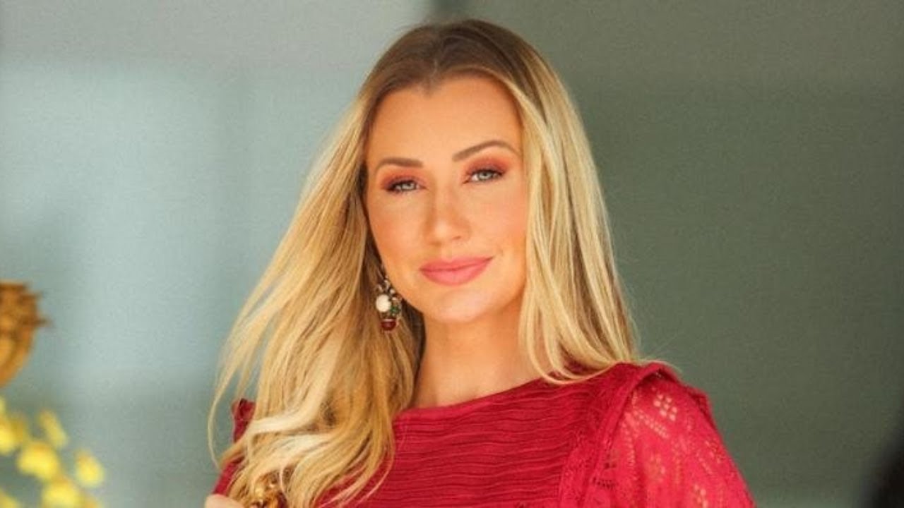 Ana Paula Siebert exibe corpo impecável de biquíni e encanta fãs na praia da Bahia - YouTube