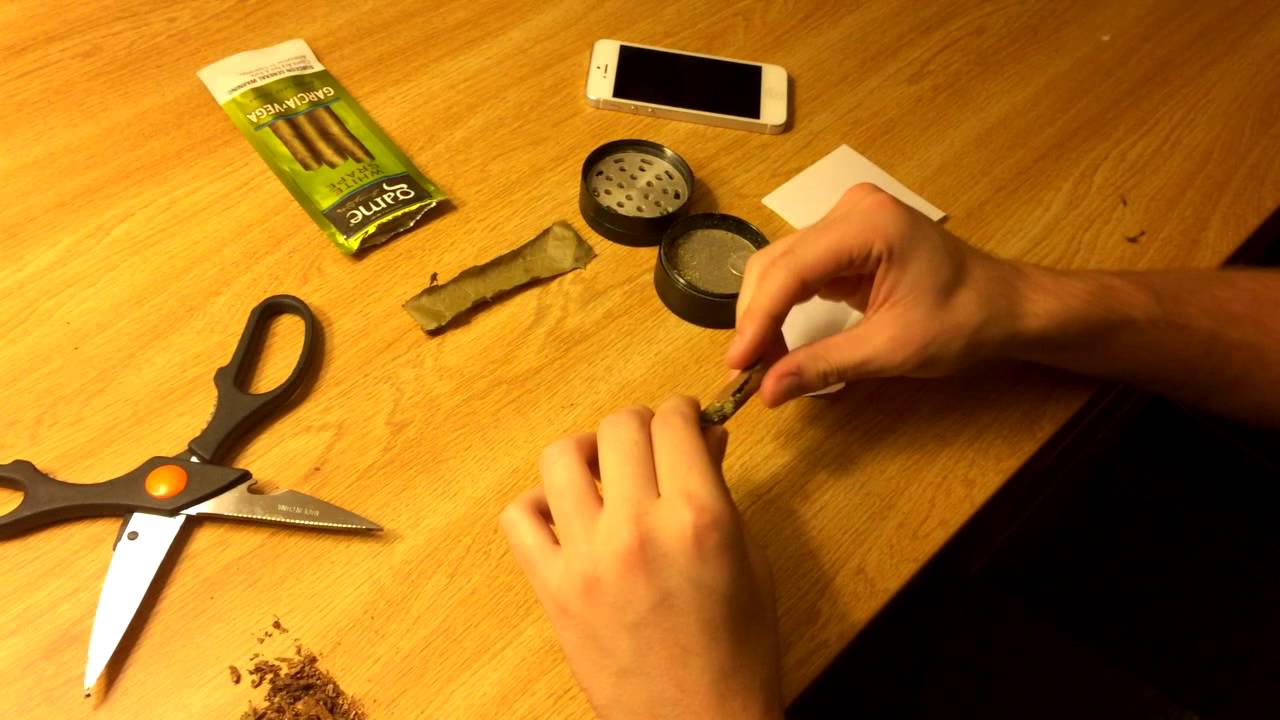 How to Roll a Blunt - YouTube