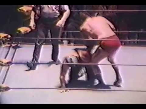 Paul Jones vs The Masked Superstar with Boris Malenko 1977 - YouTube