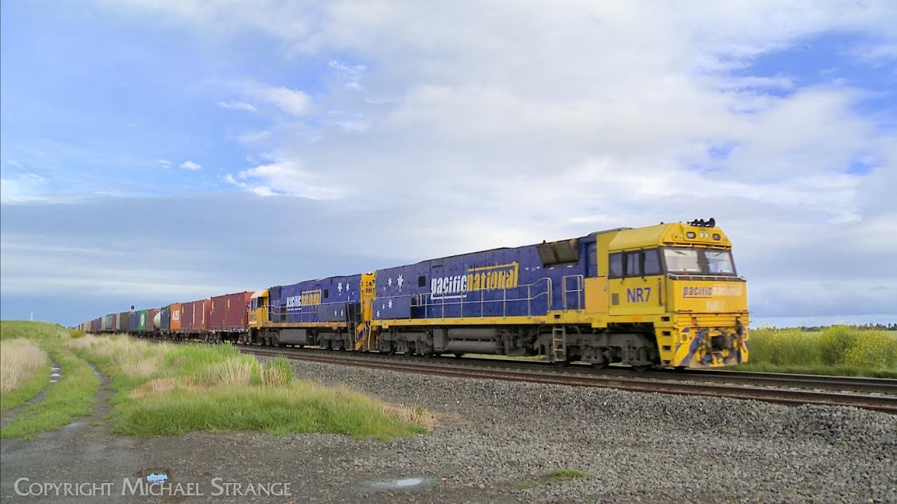2MA5 Pacific National Intermodal Container Freight Train (31/10/2022 ...