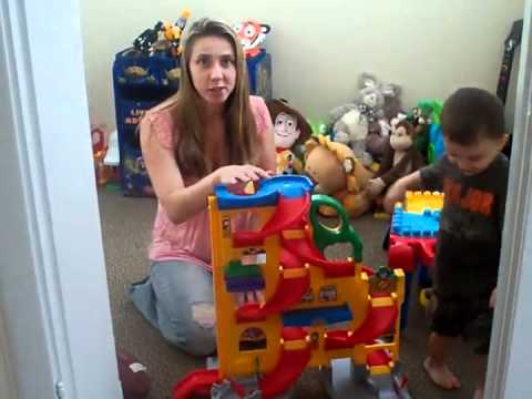 Fisher-Price Little People Wheelies Stand and Play Rampway - YouTube