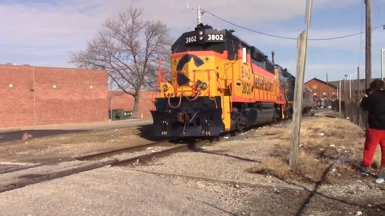 A Chessie GP38-2 and CSX GP15T at the B&O museum - YouTube