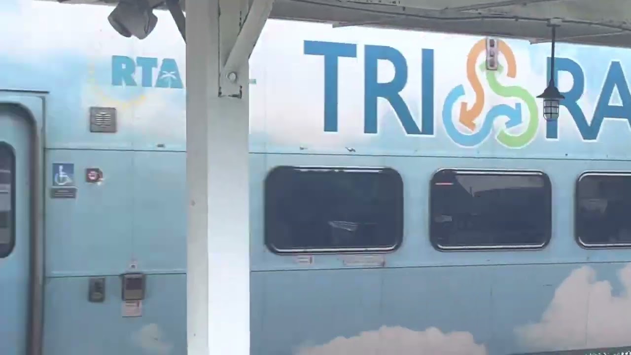 Tri-Rail: F40PH #811 & Hyundai Rotem Bilevels Arriving @ West Palm ...