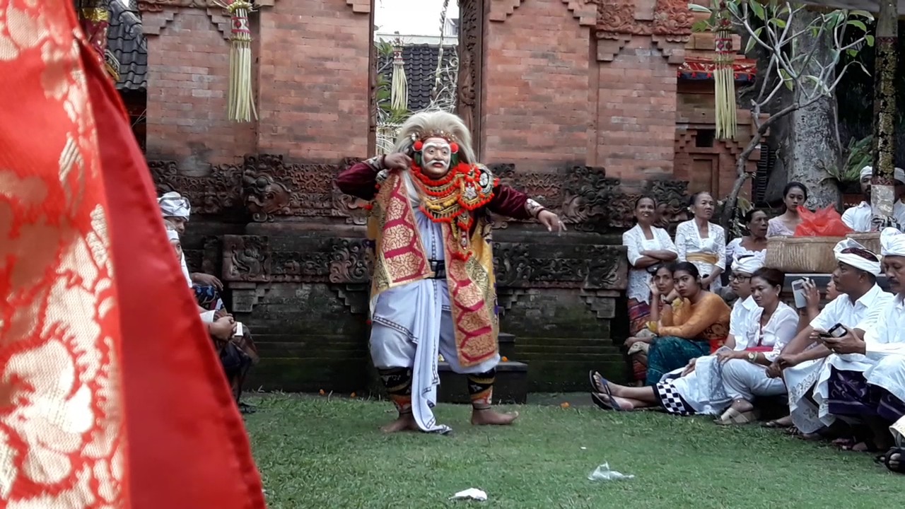 Tari Topeng tua . - YouTube