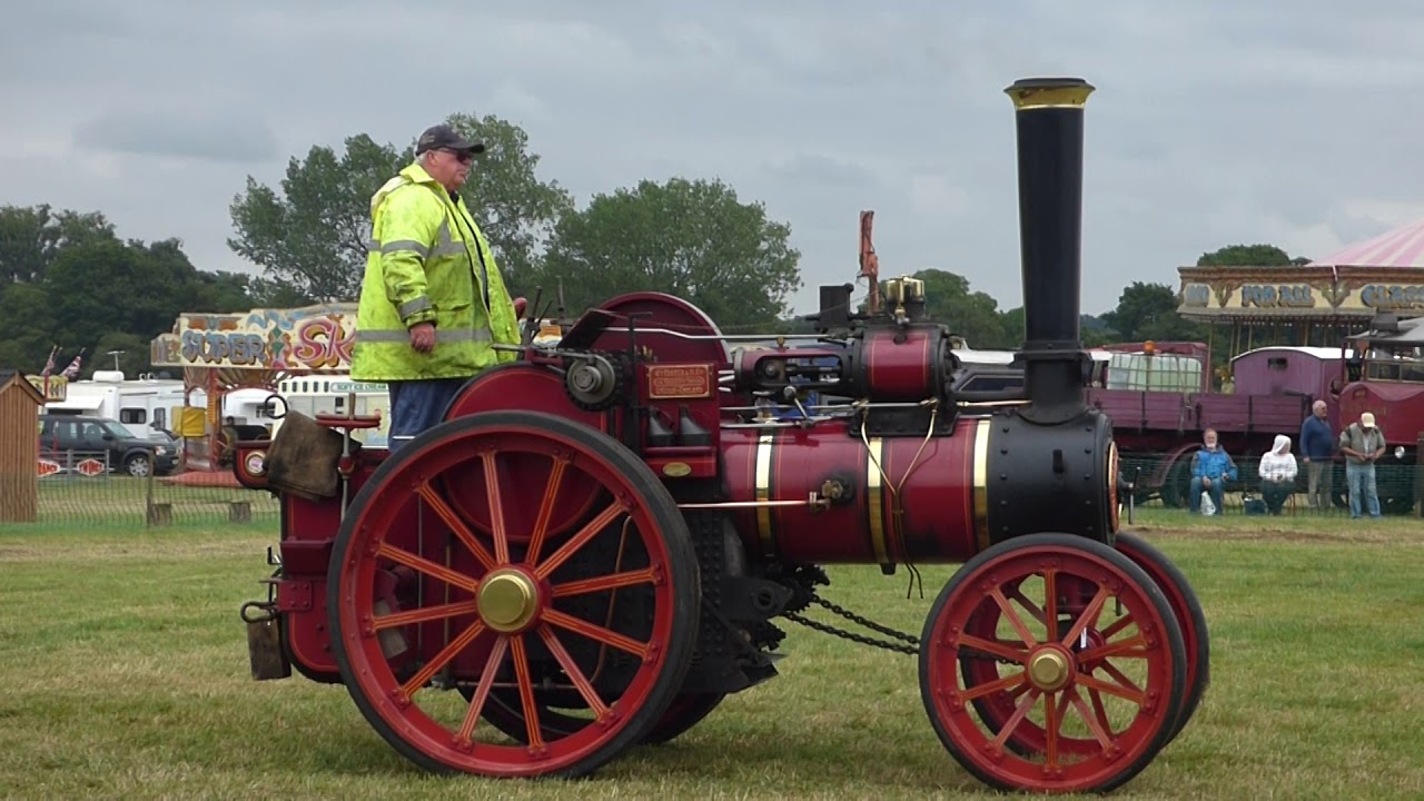 Steam Engines entering the arena video 1. At Weeting Steam engine rally ...