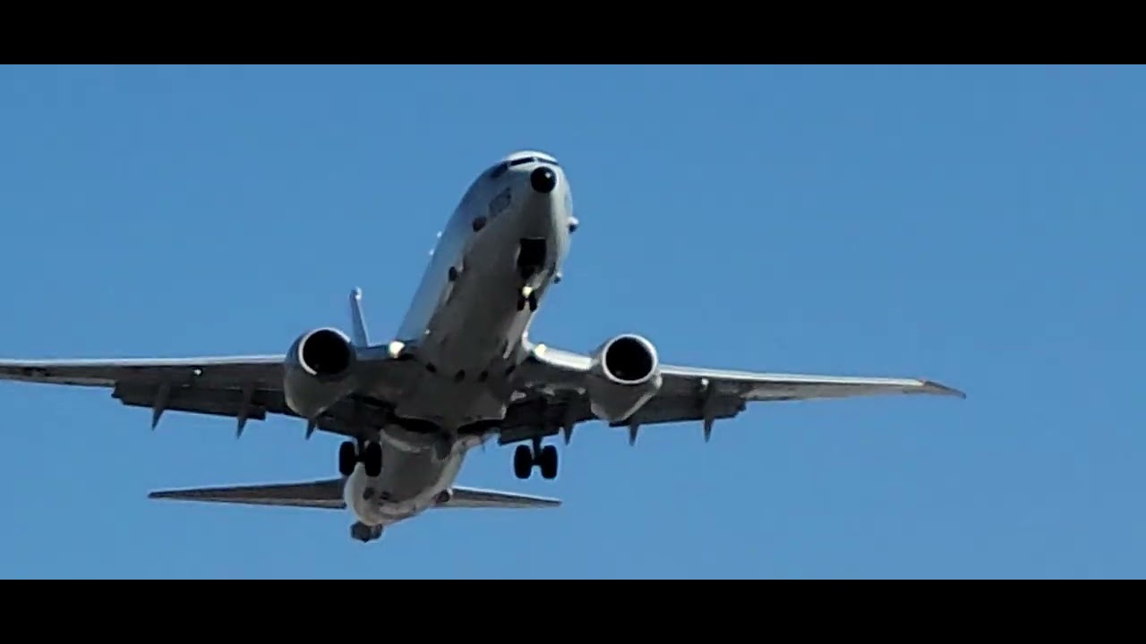 P8A Poseidon Submarine Hunter Touch and Go Attempt - YouTube