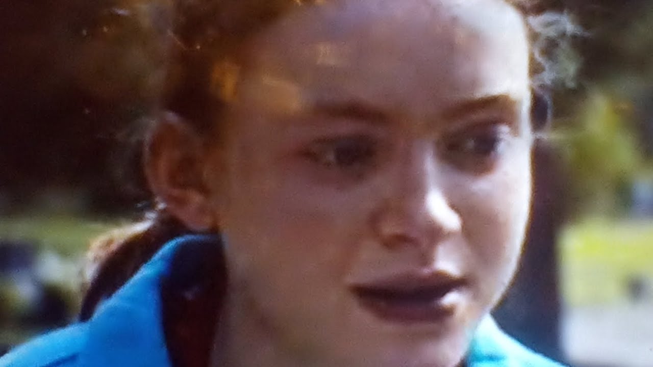 Max rolls right in to the stranger things world - YouTube