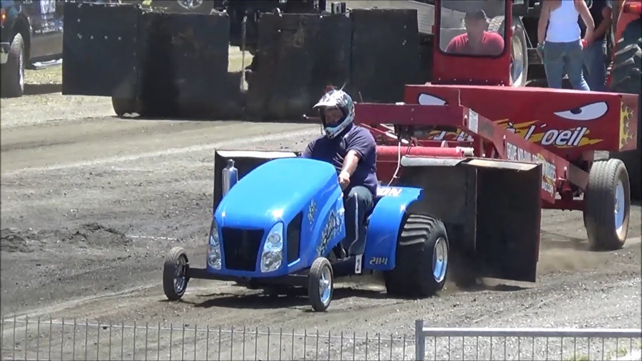 Modified Garden Tractor Pulling 635kg @ St-Théodore D'acton 2014 - YouTube