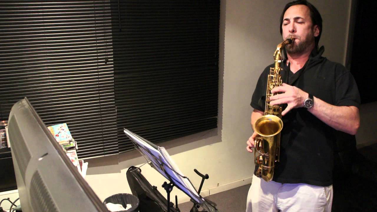 Mi primer tema en saxo - What a wonderful world - YouTube