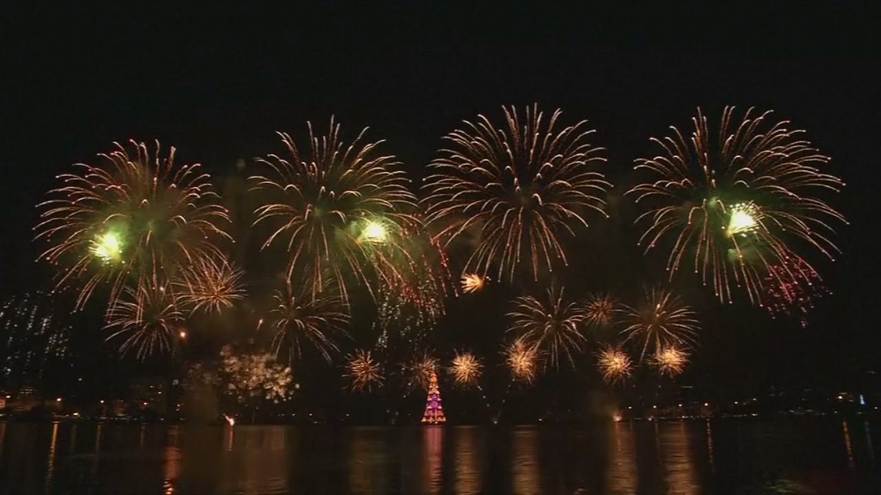 Rio's floating Christmas tree unveiled - YouTube