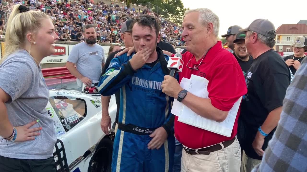 Austin Jones, a grandson of Pee Wee Jones, wins first career race - YouTube