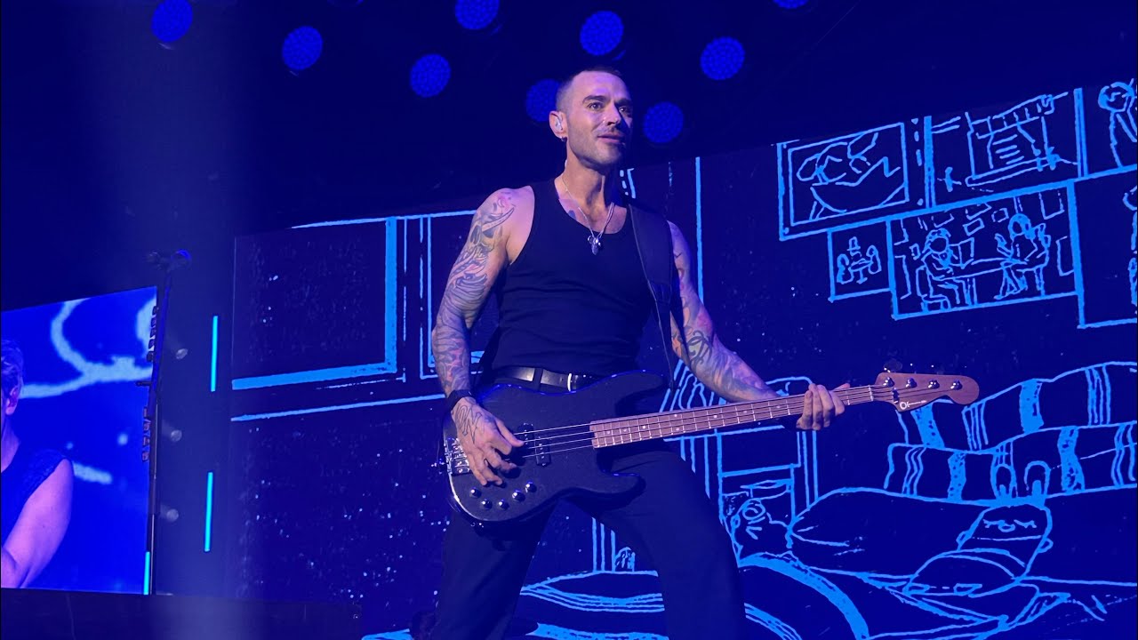 BUSTED - LOSER KID- (FRONT ROW) NEWCASTLE NIGHT 2 - BUSTED VS MCFLY ...