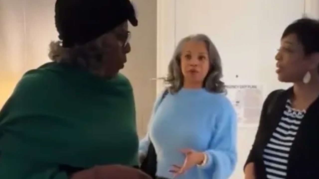 Kountry Wayne | When Rolanda promise her aunt a wonderful party ...