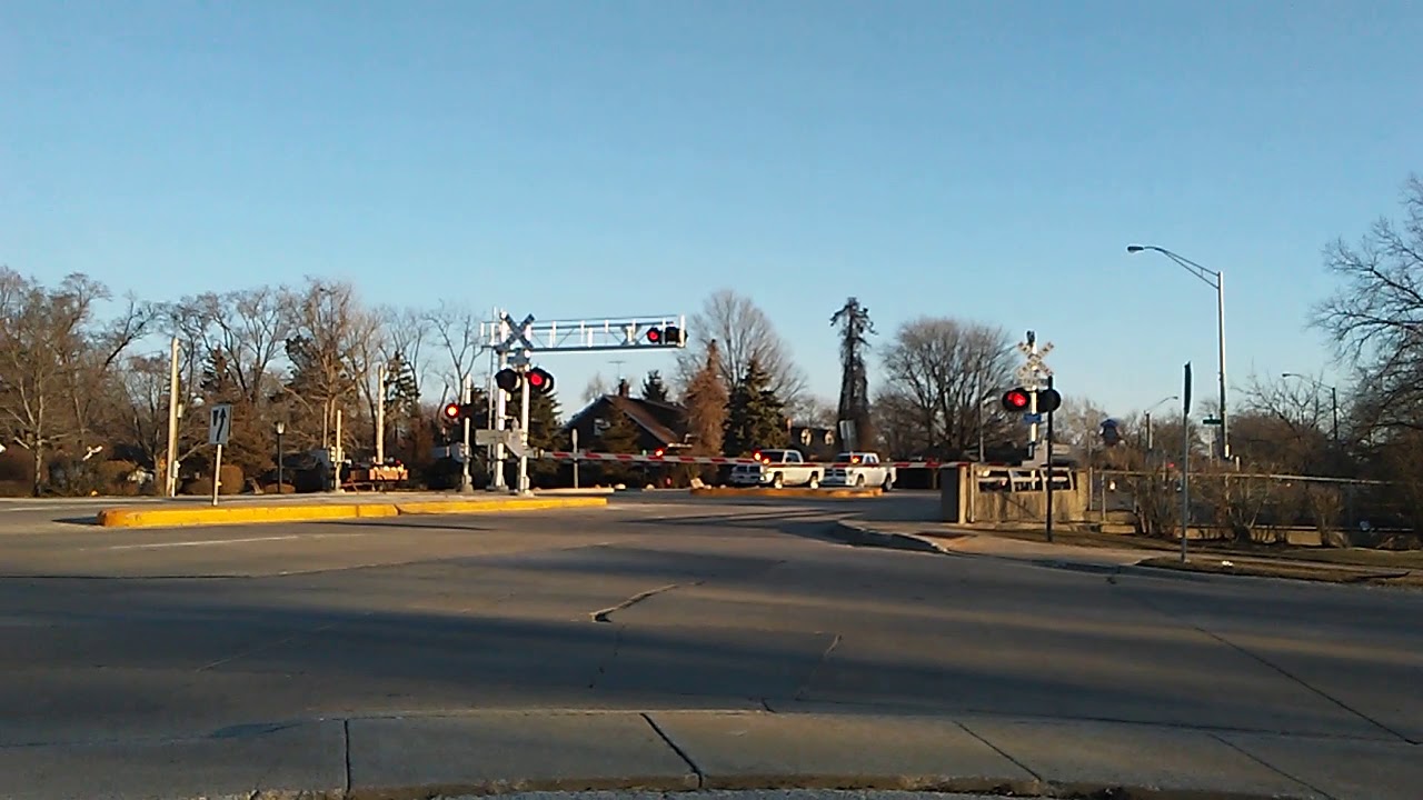 Awesome Metra MP36ph Outbound passing 147th n Pulaski leaving ...