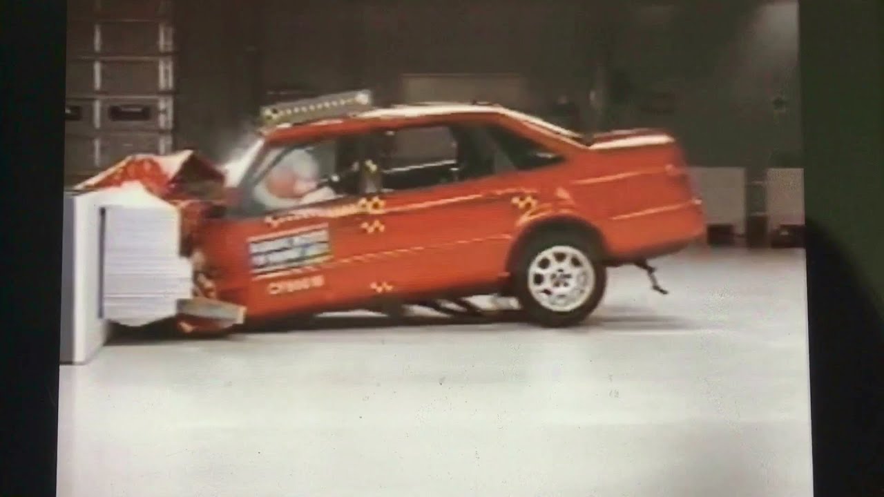 1995 VW Passat Crash Test - YouTube