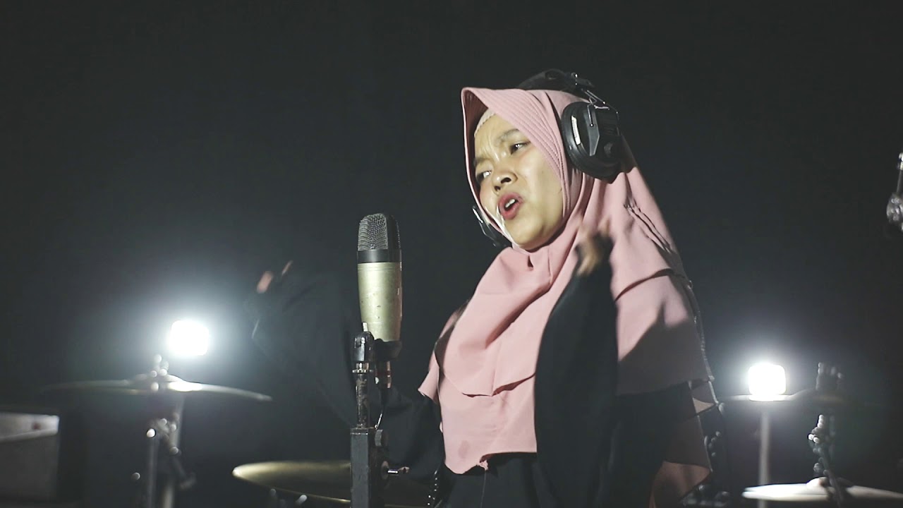 Chrisye - Cintaku Rock Version - YouTube